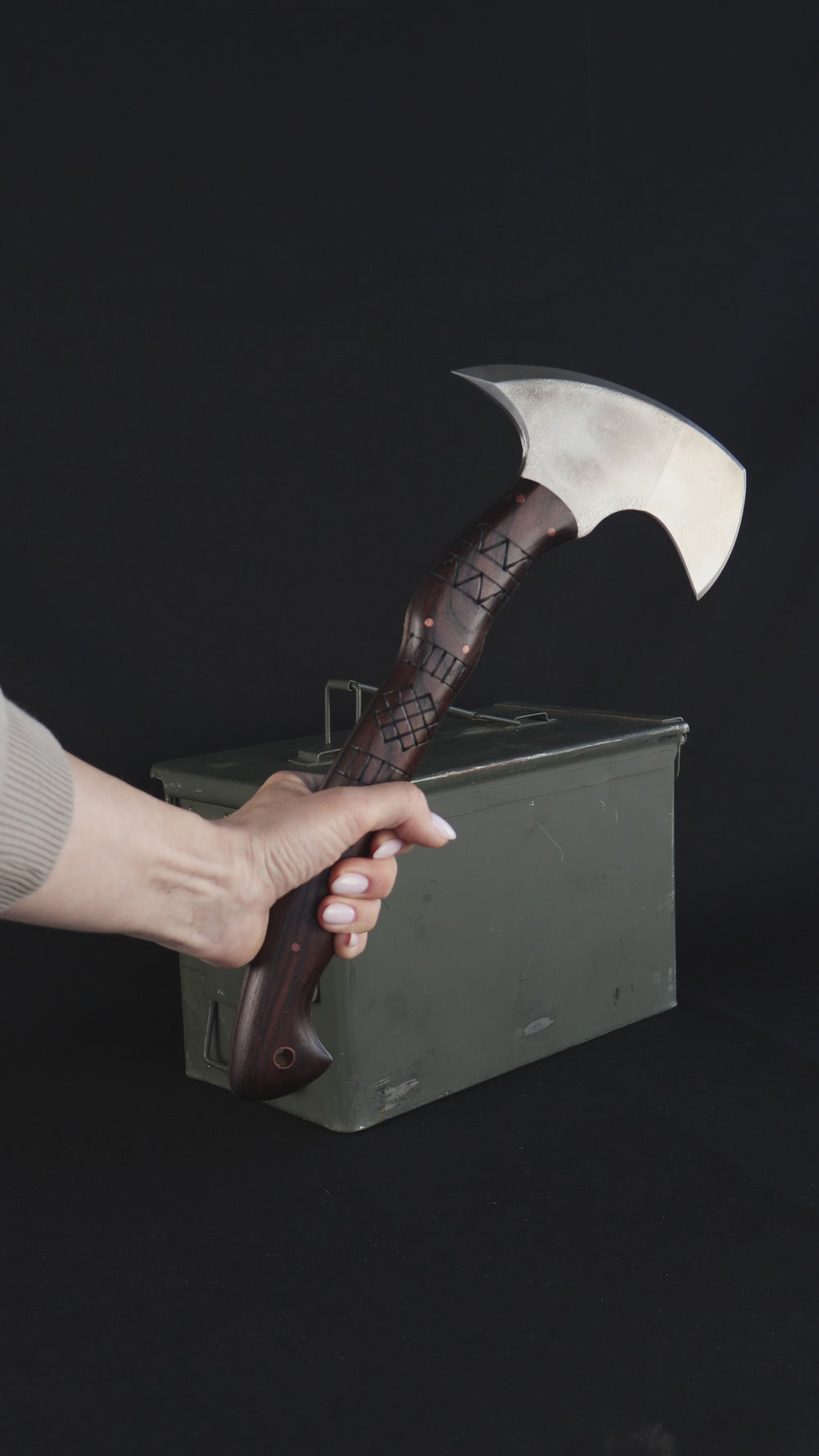 Military-Grade Tomahawk Axe for Tactical Operations
